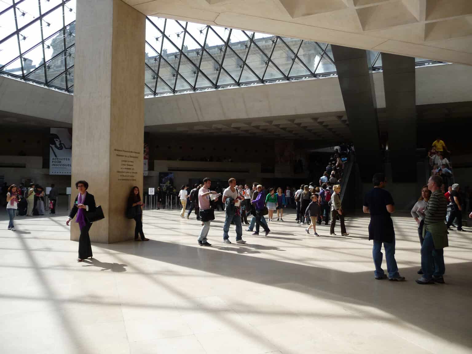 How to Avoid Pickpockets in Europe